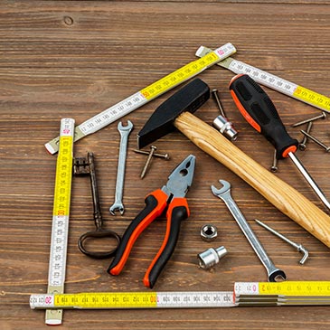 Outillage a main : niveau à bulle, fer à souder.. - Les Matériaux